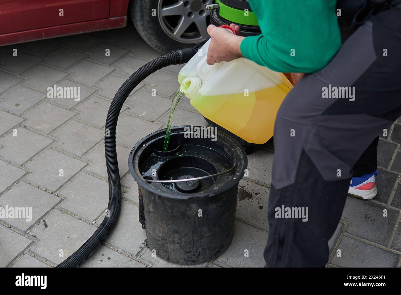 Pouring chemical bucket hi-res stock photography and images - Alamy