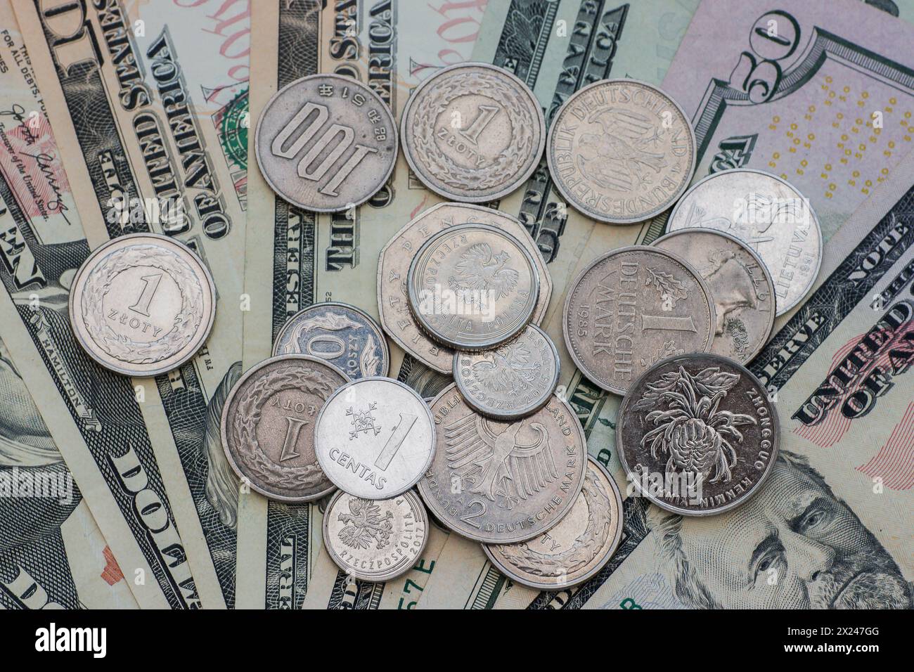 Holding dollar bill and coins hi-res stock photography and images - Alamy