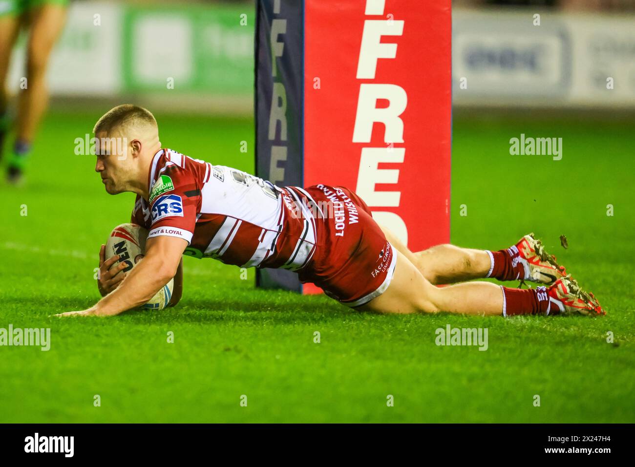 Ryan Hampshire of Wigan Warriors scores a try during the Betfred Super ...