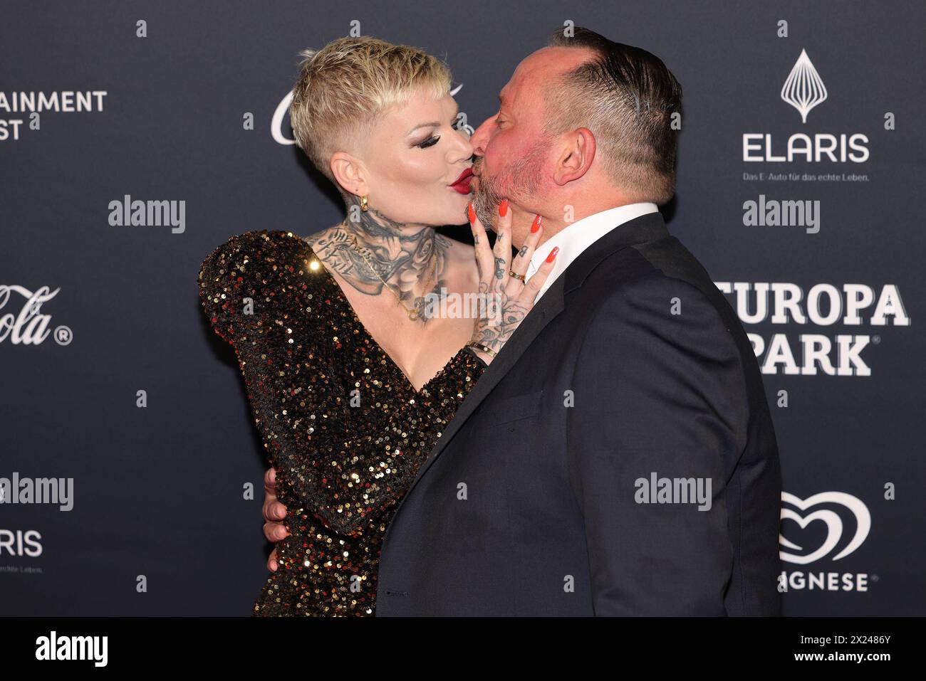 Radio Regenbogen Award 2024 Melanie Müller mit ihrem Freund Andreas Kunz auf dem roten Teppich ...