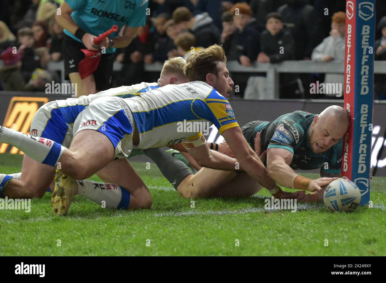 Adam Swift of Huddersfield Giants scores a try during the Betfred Super ...