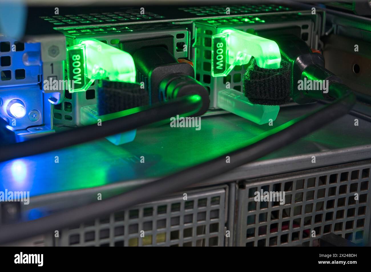 Redundant power supplies hi-res stock photography and images - Alamy