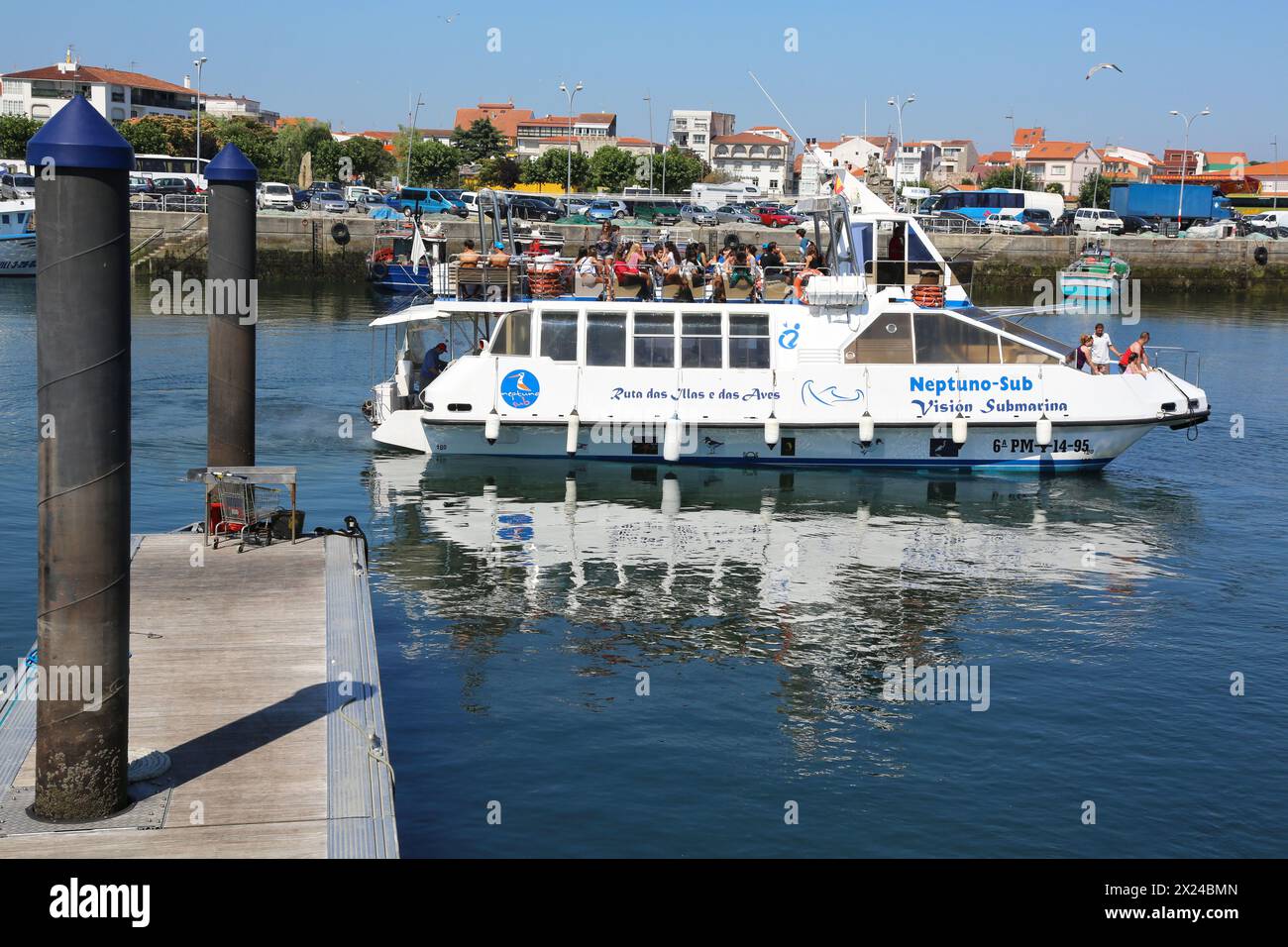 Catamaran sightseeing tour in the Ria de Arosa, visit semi-submerged ...