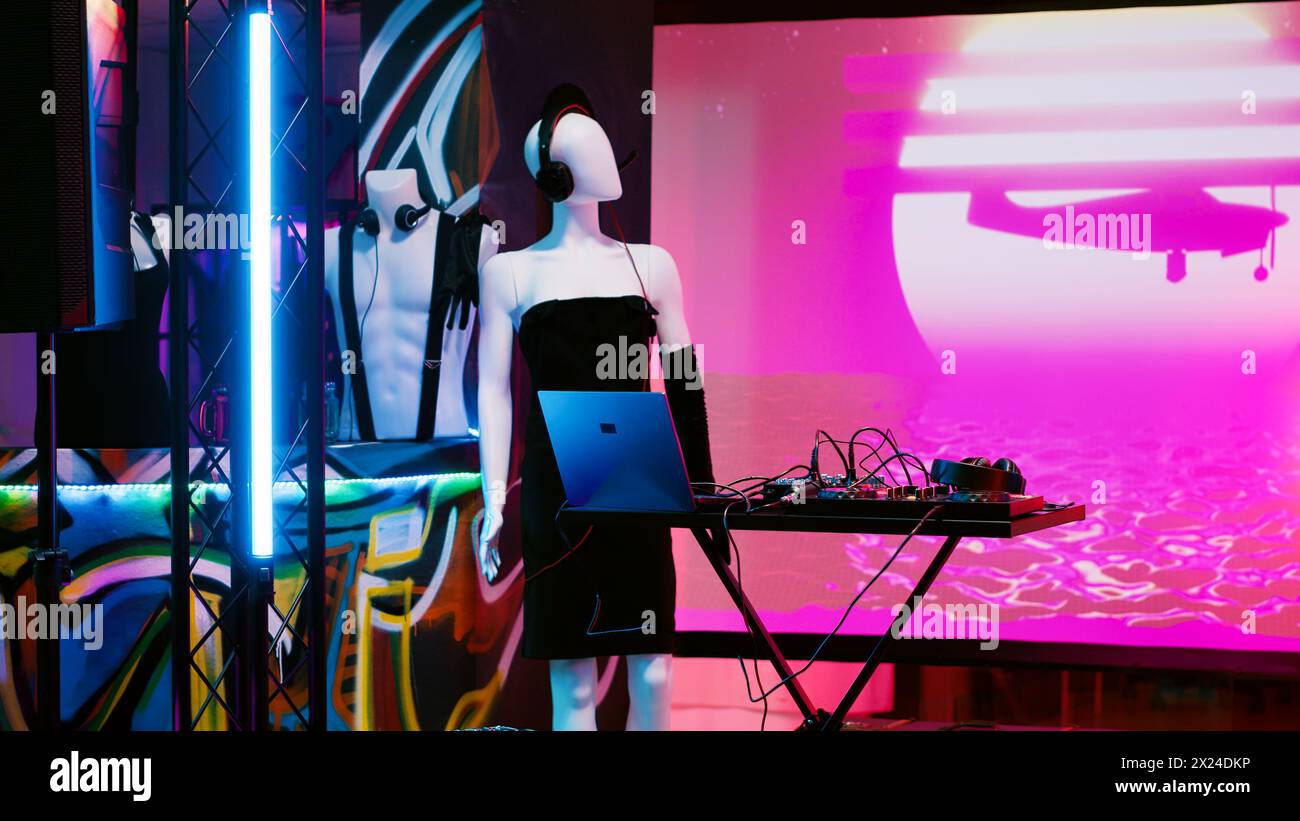 Empty discotheque audio station hi-res stock photography and images - Alamy
