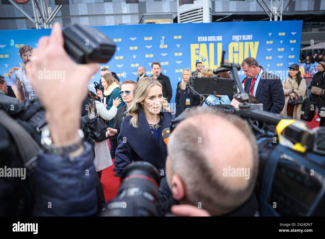 Europapremiere FALL GUY Emily Blunt im TV Interview Fotografen ...