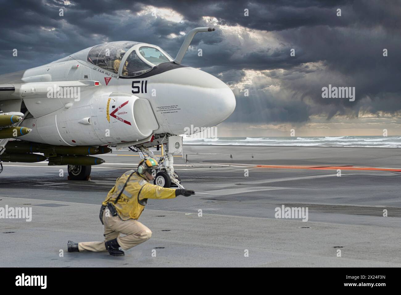 US Navy Lockheed S-3 Viking plane on the USS Midway Stock Photo - Alamy