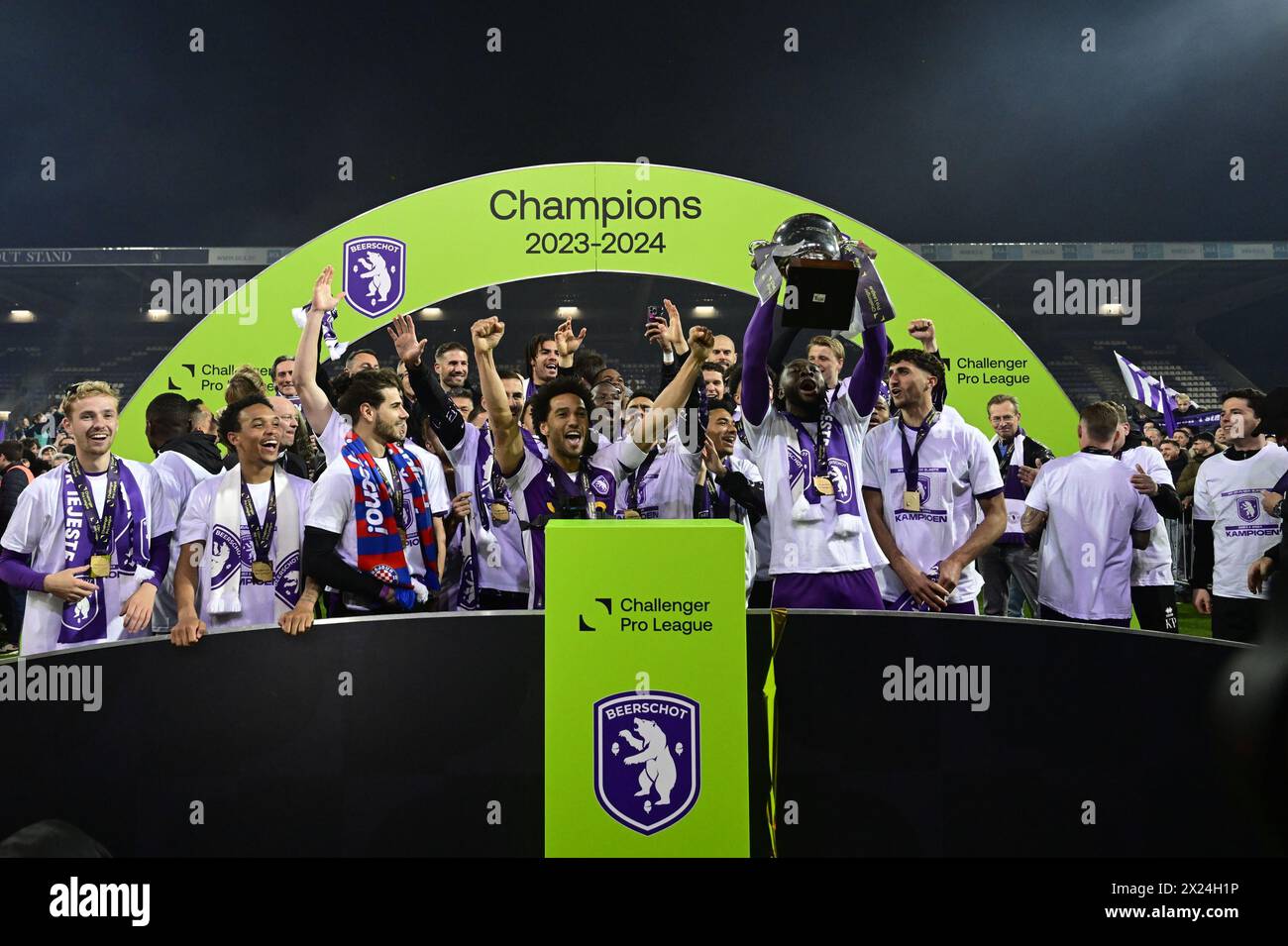 Antwerp, Belgium. 19th Apr, 2024. Beerschot's players celebrate during ...