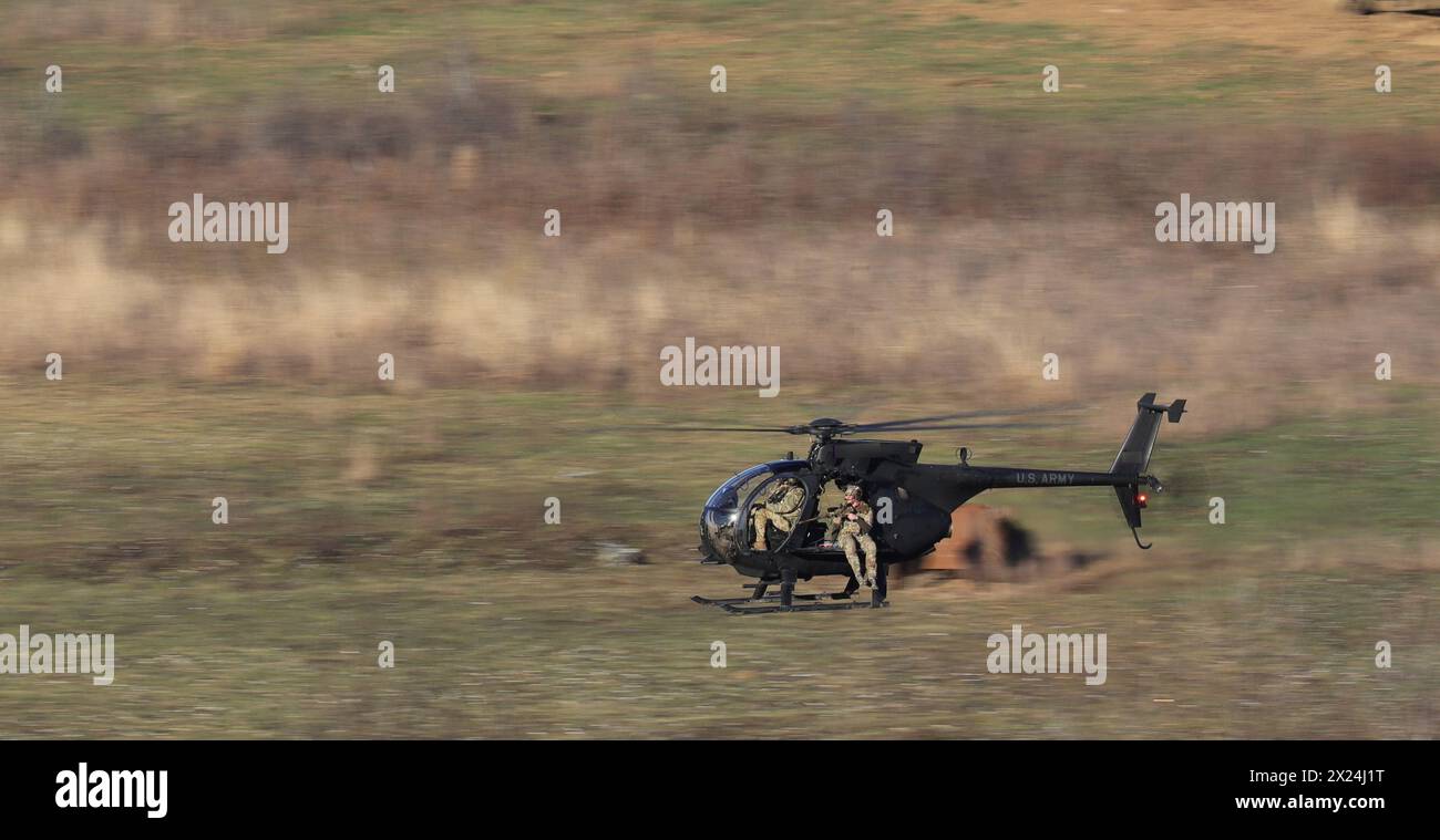 Green Berets assigned to 5th Special Forces Group (Airborne) conduct ...