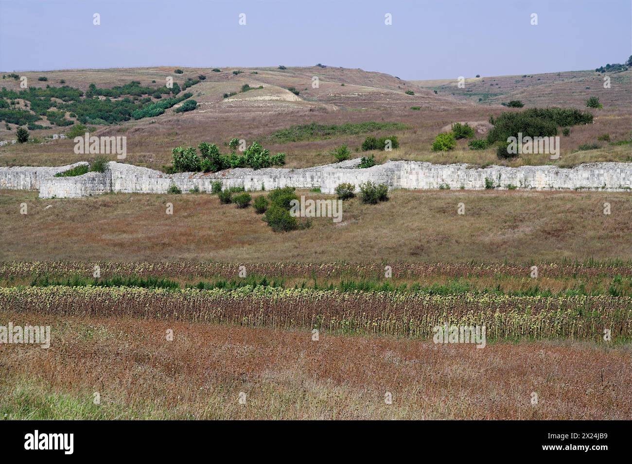 Restos de una fortaleza romana hi-res stock photography and images - Alamy