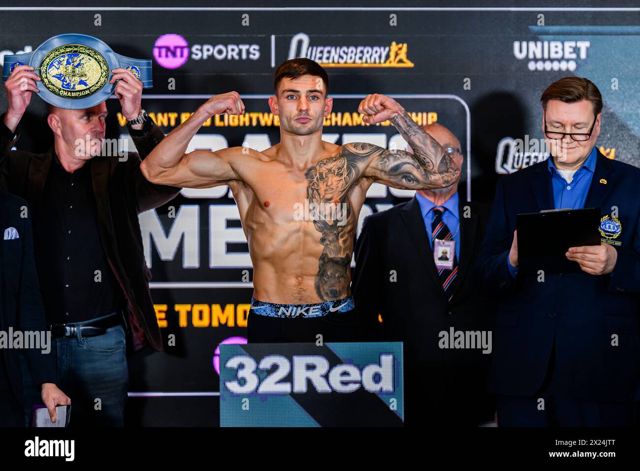 Stepping on balls immagini e fotografie stock ad alta risoluzione - Alamy