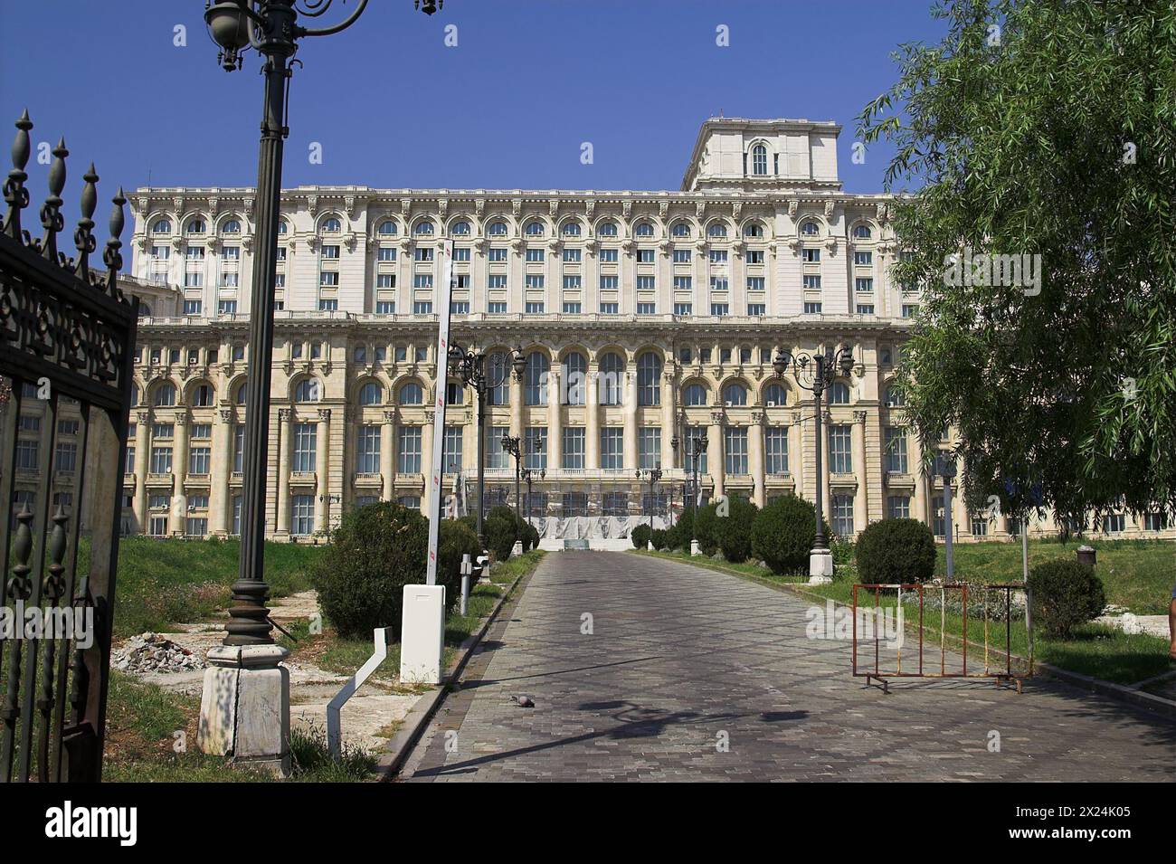 Fachada de edificio publico hi-res stock photography and images - Alamy