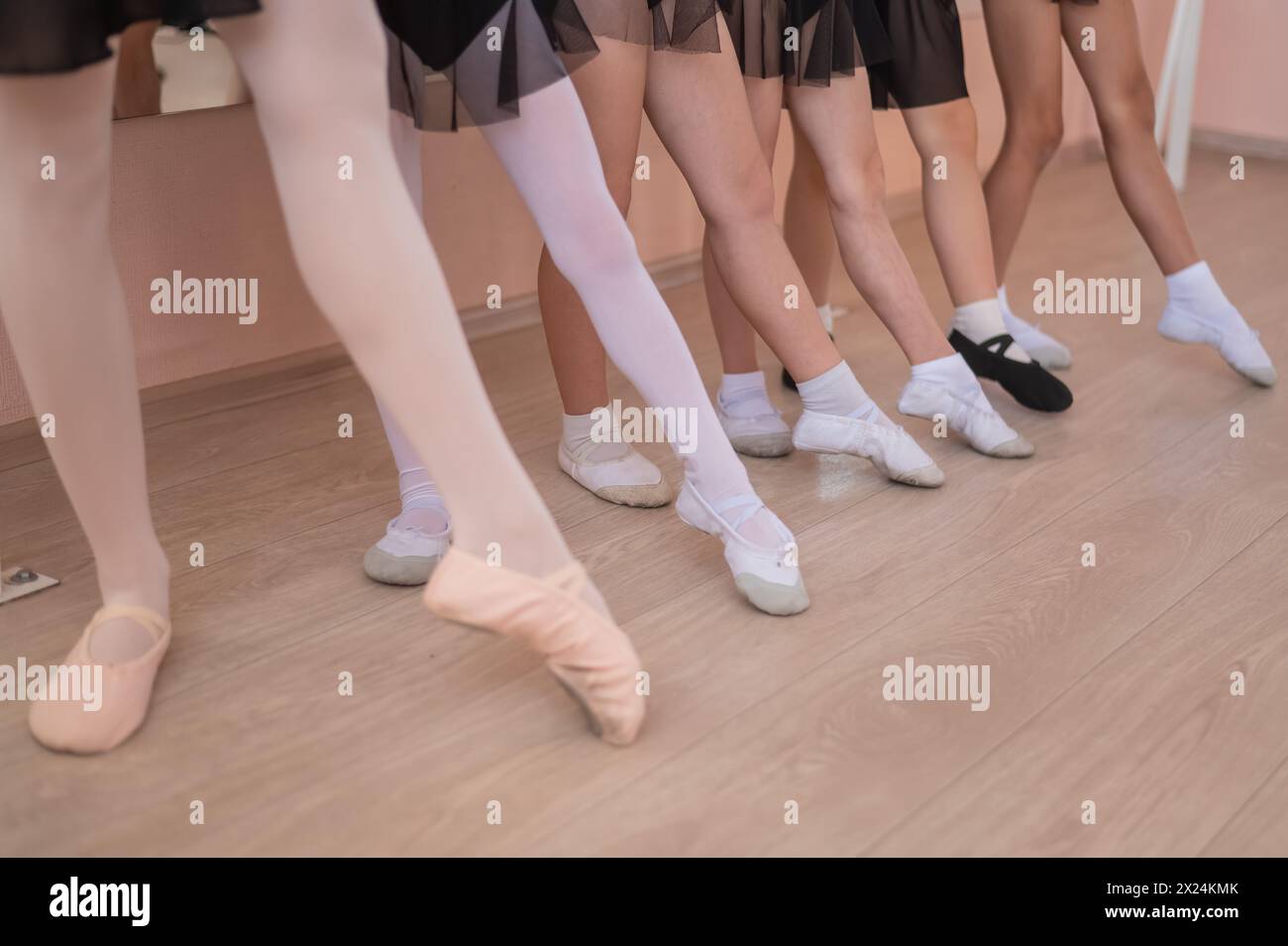 Close-up of feet of 5 little girls and teacher at ballet class Stock ...