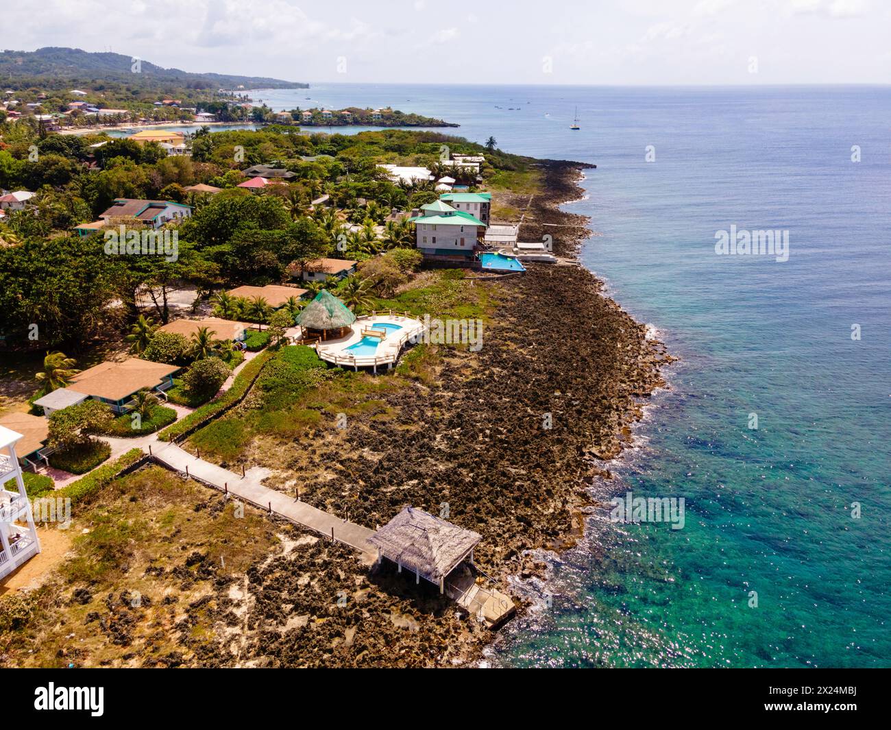 Aerial photograph of resorts to the east of West End Village, Roat‡n ...