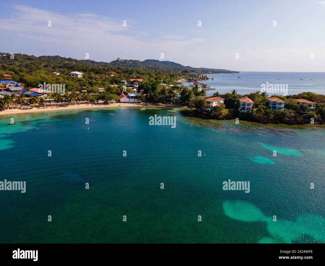 Aerial photograph of resorts to the east of West End Village, Roat‡n ...