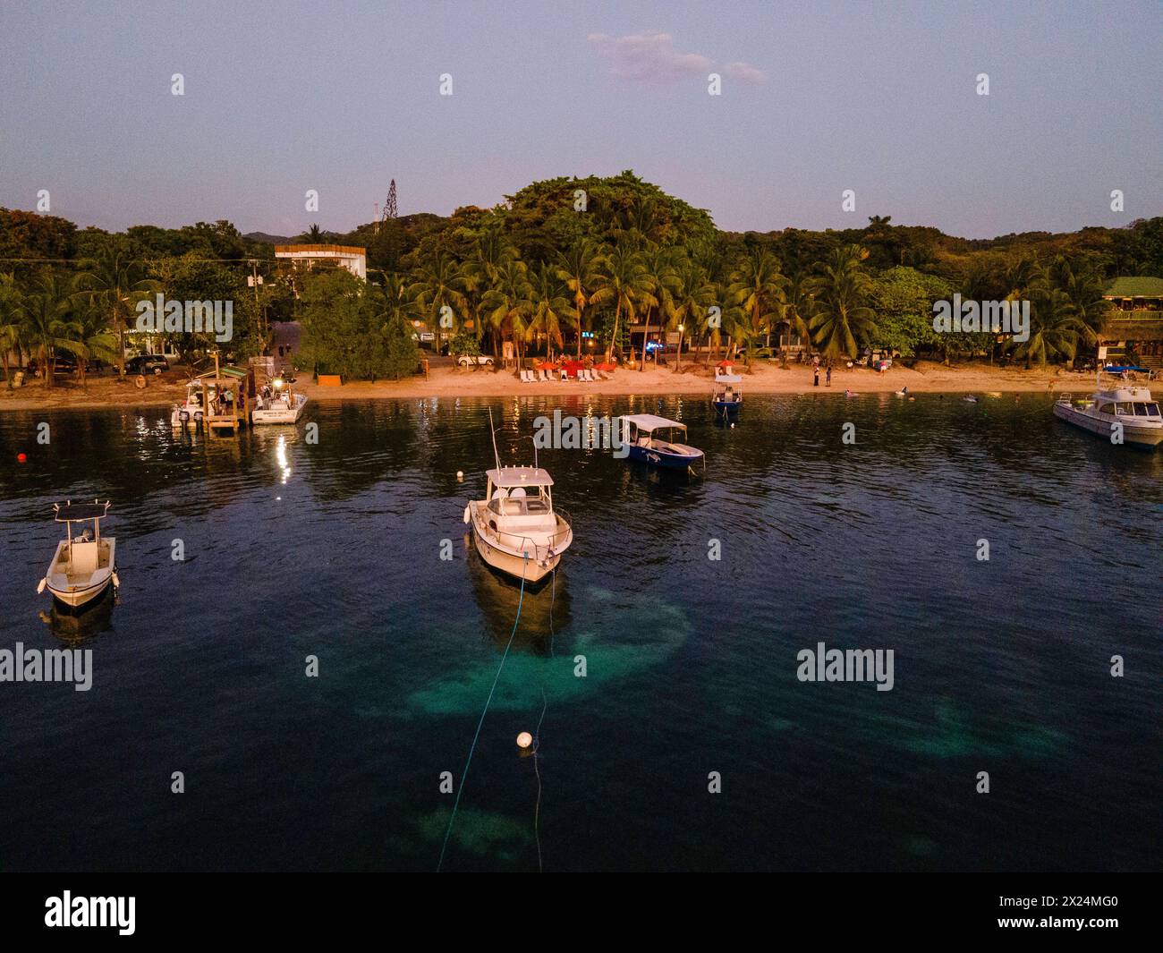Aerial photograph of resorts to the east of West End Village, Roat‡n ...