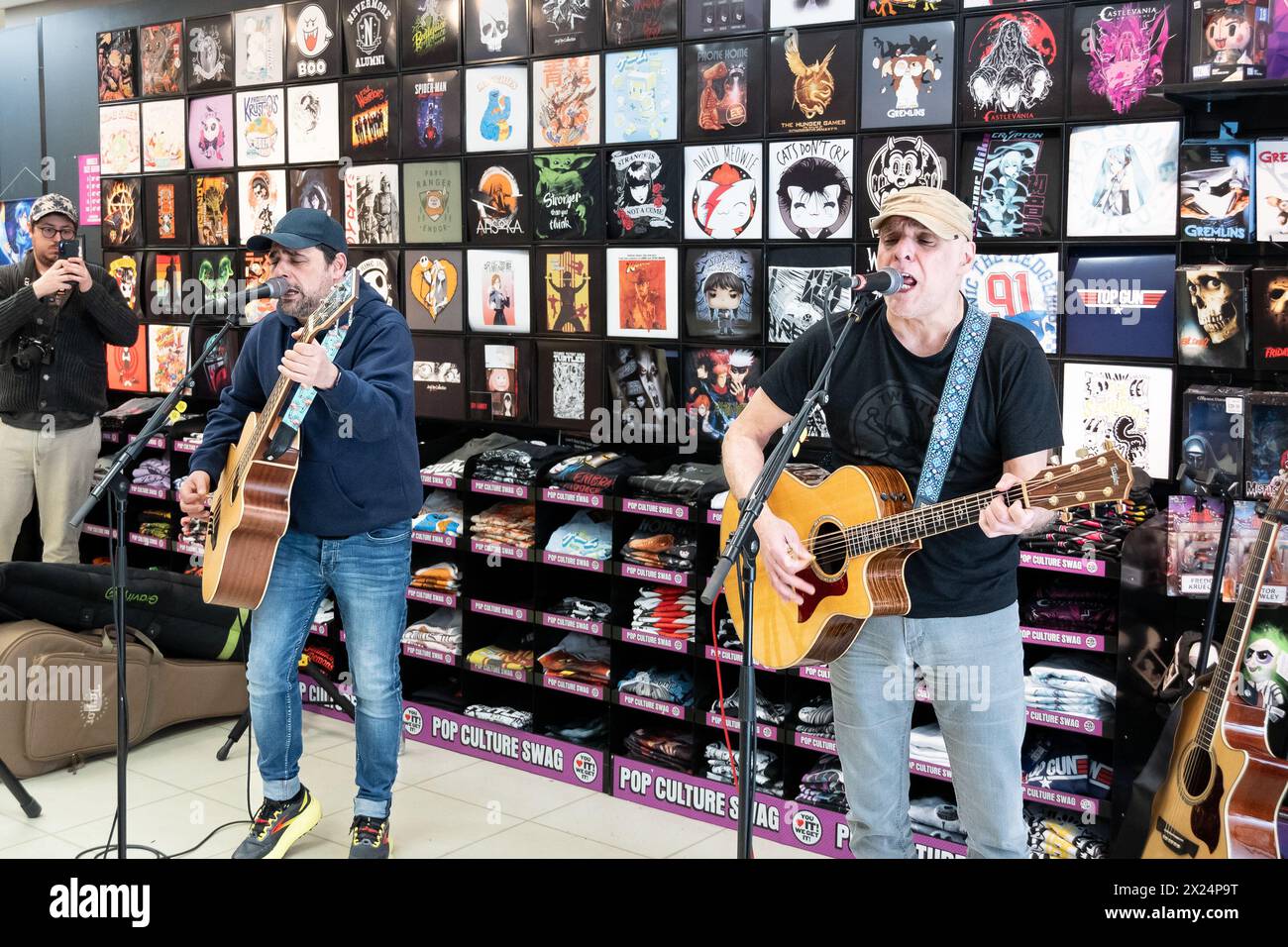 Giuliano and Dante Gizzi of Gun performing at HMV in Ayr on the 17th ...