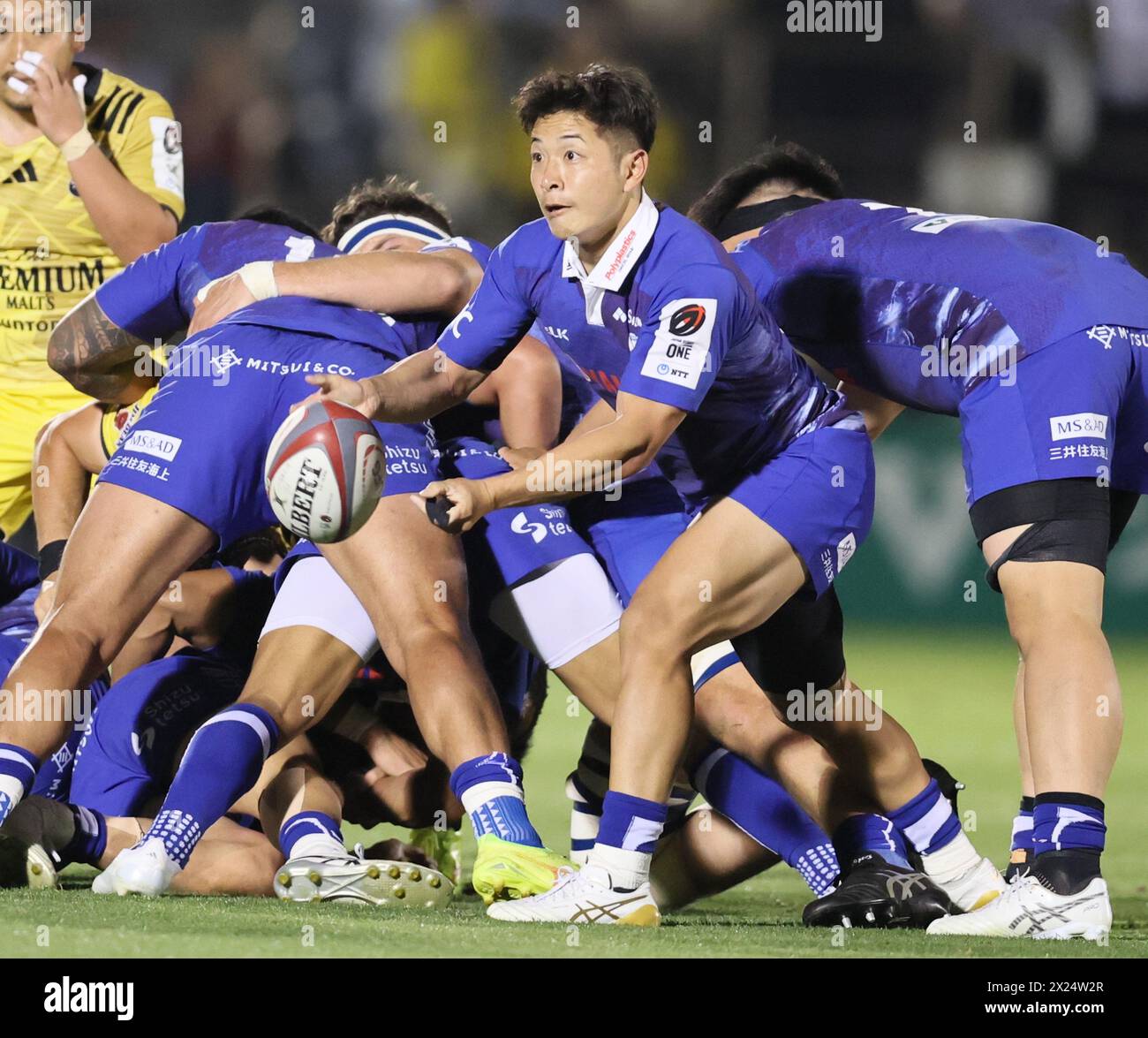 Tokyo, Japan. 19th Apr, 2024. Shizuoka BlueRevs scrum half Kodai Okazaki passes the ball during ...
