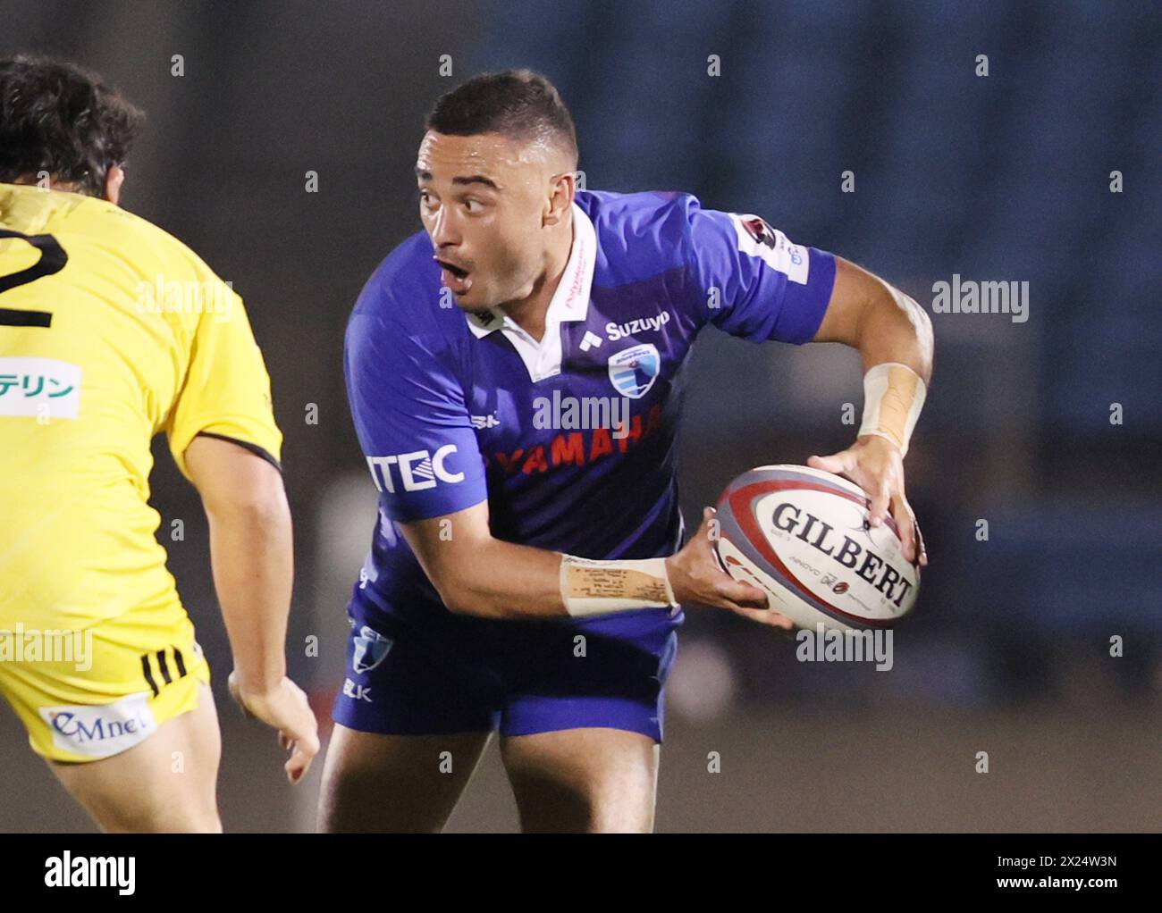 Tokyo, Japan. 19th Apr, 2024. Shizuoka BlueRevs scrum half Bryn Hall ...