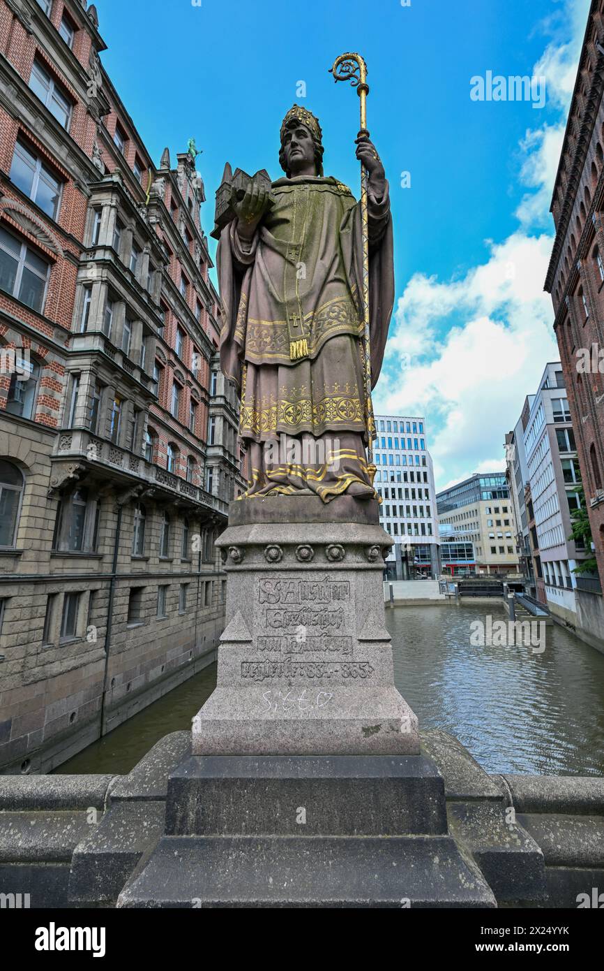 Statue along the bridge Trostbrucke (Consolation Bridge) in Hamburg ...