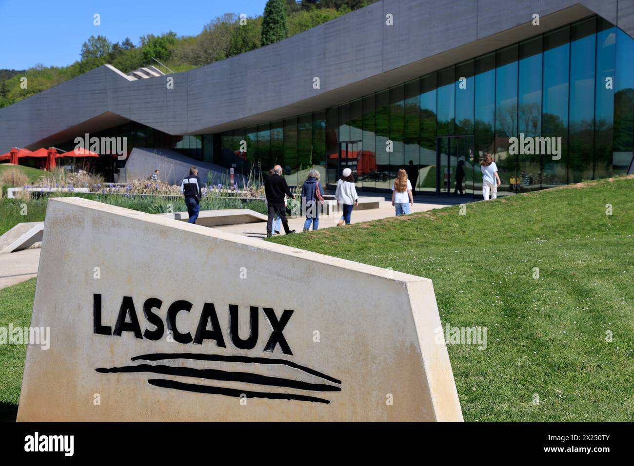 Lascaux IV, International Center for Cave Art (Centre international de ...