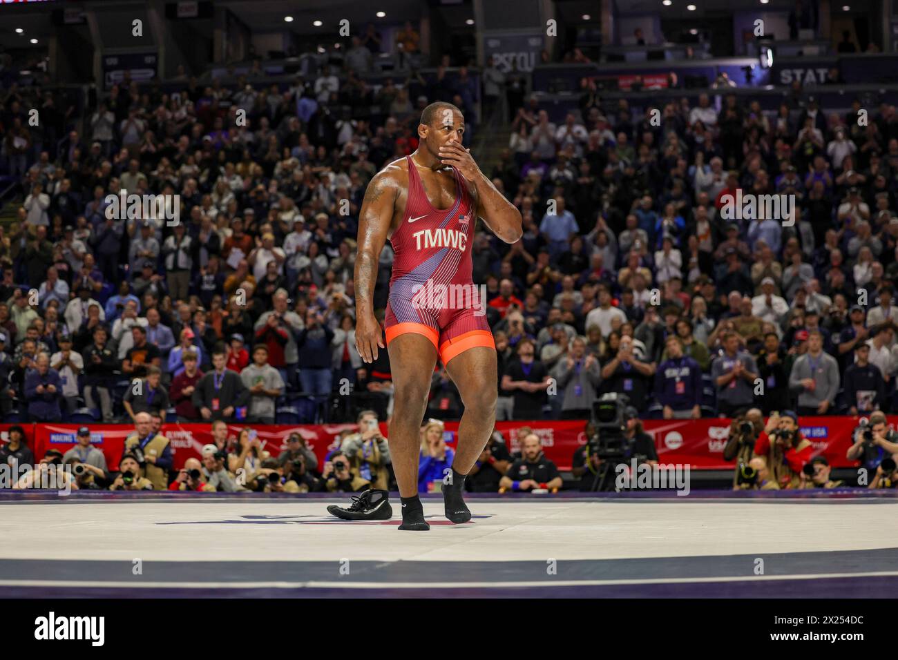 State College, Pennsylvania, USA. 19th Apr, 2024. J'DEN COX (red ...