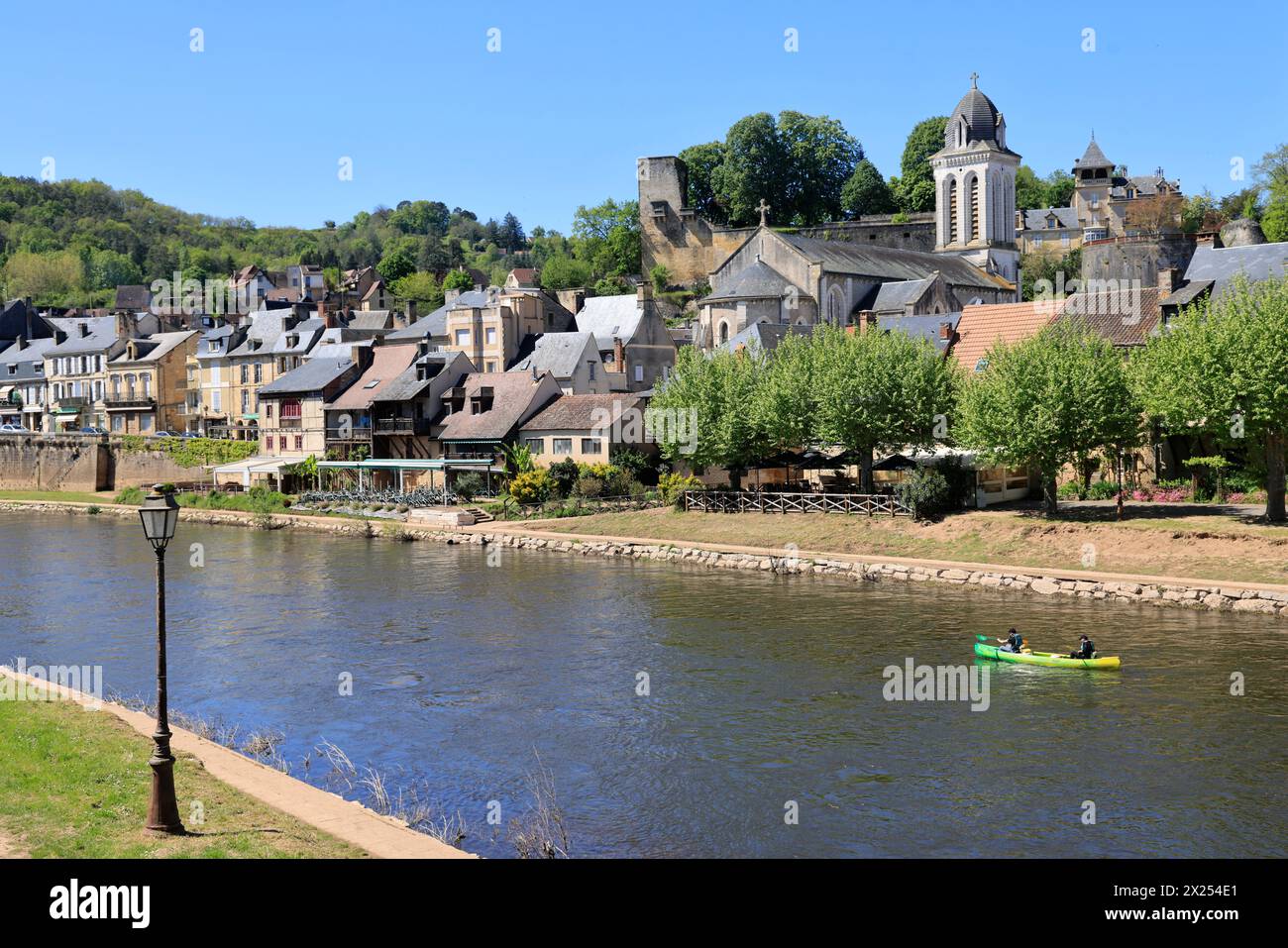 The village of Montignac Lascaux on the banks of the Vézère river in Périgord Noir and at the ...