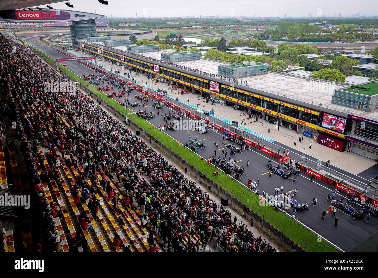 Shanghai, Chine. 20th Apr, 2024. Pre grid before the start of the race ...