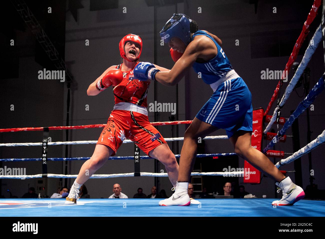 Women boxing hi-res stock photography and images - Alamy