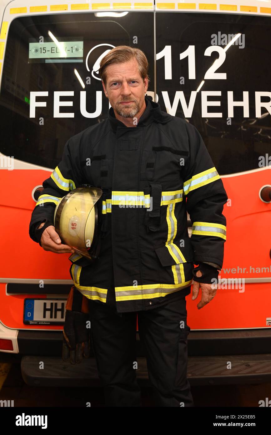 Henning Baum bei der Berufsfeuerwehr Hamburg. Im Februar drehte an u.a ...