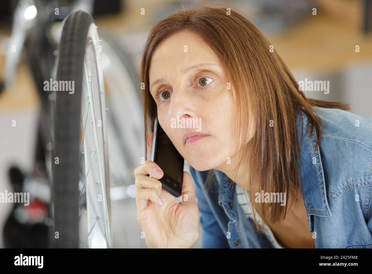 female technician fixing a wheel Stock Photo - Alamy