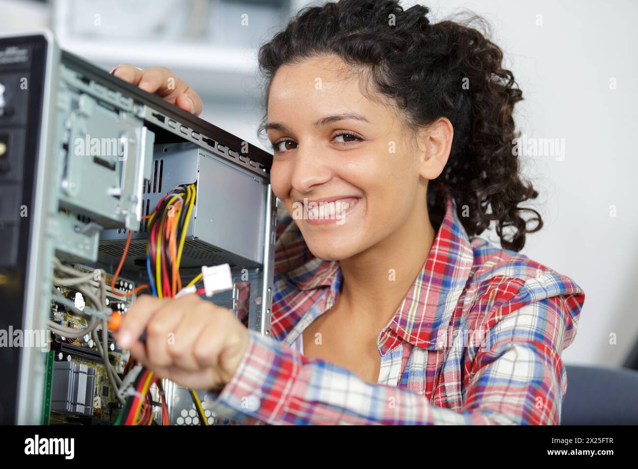 a happy female pc technician Stock Photo - Alamy
