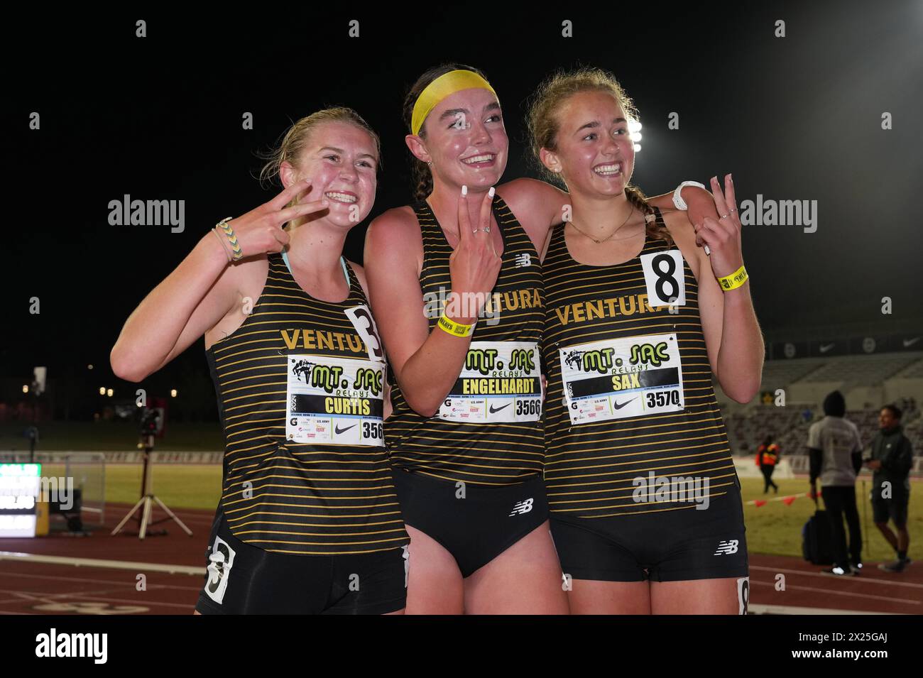 Sadie Engelhardt of Ventura (center) poses with teammates Aelo Curtis ...