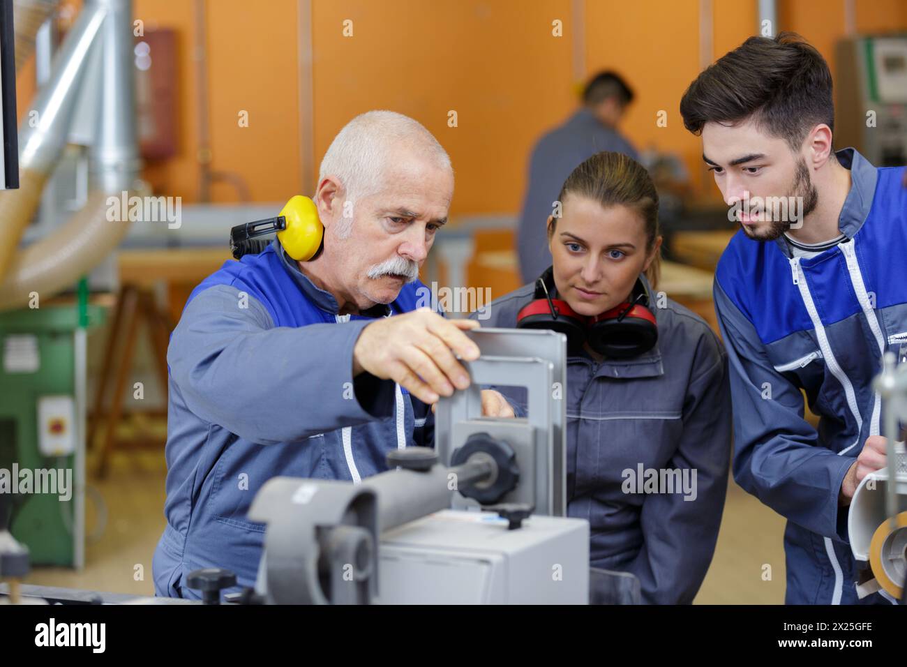 Apprentices plumber hi-res stock photography and images - Alamy