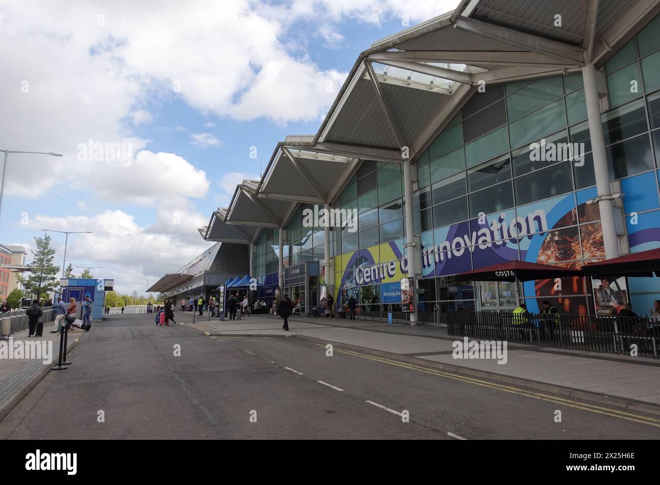 Birmingham airport security scanners hi-res stock photography and ...