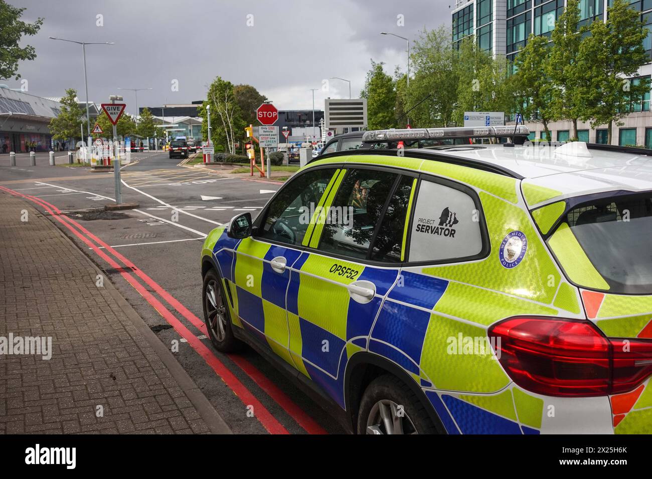 Birmingham airport security scanners hi-res stock photography and ...
