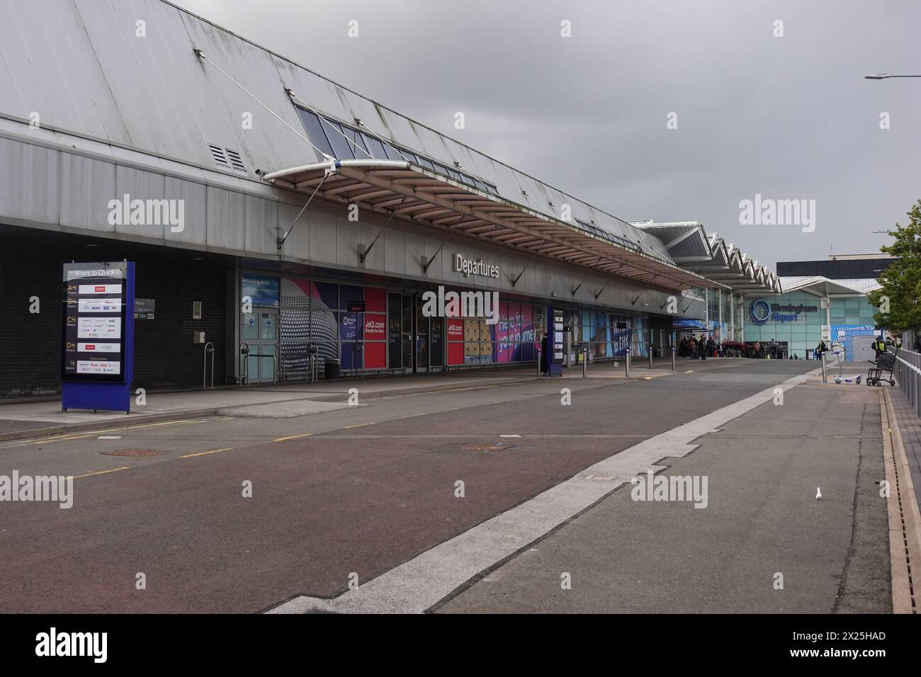 Birmingham airport security scanners hi-res stock photography and ...