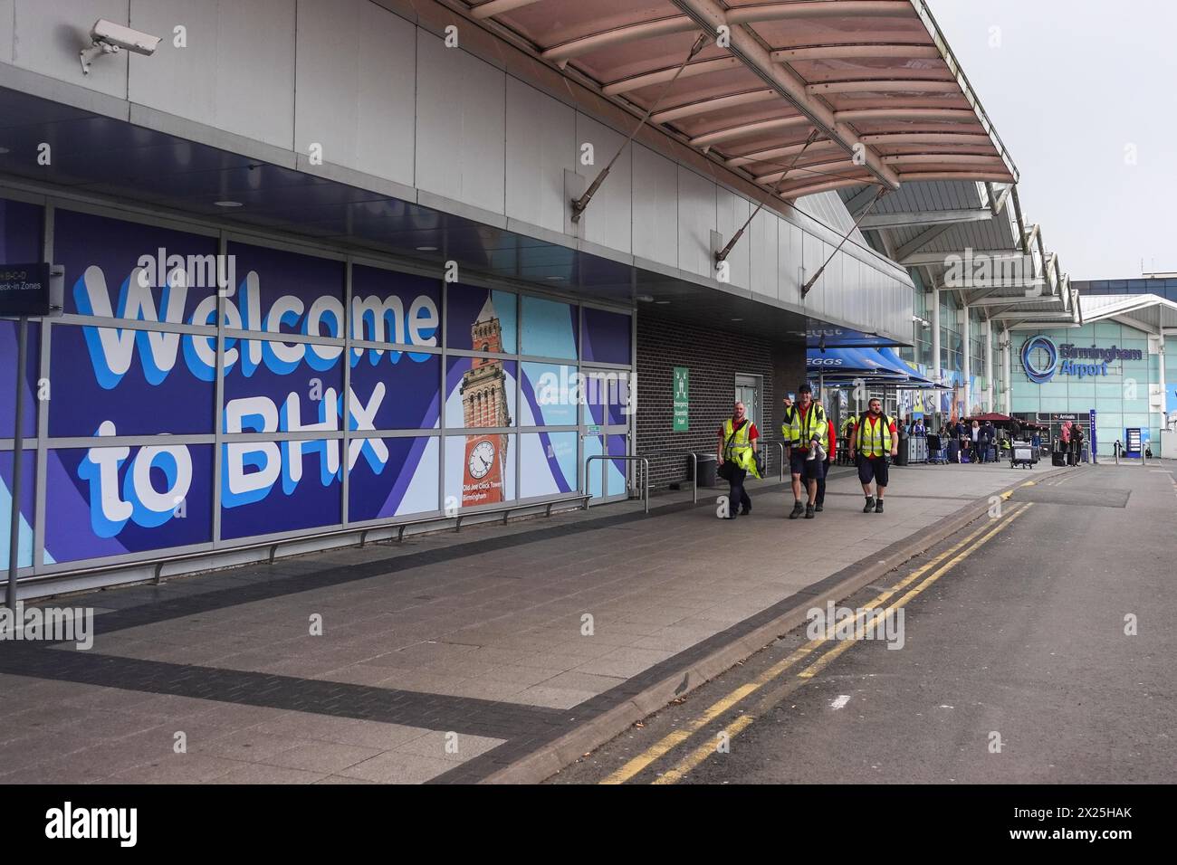 Birmingham airport security scanners hi-res stock photography and ...