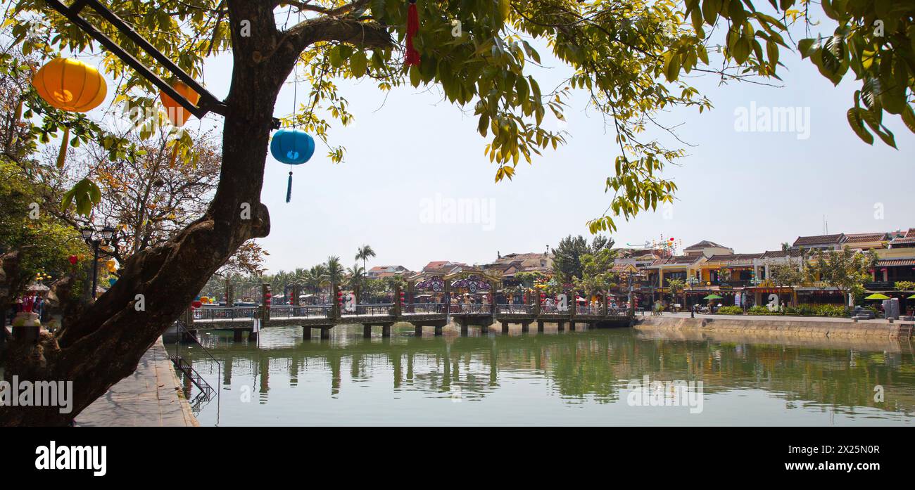 Thu Bon river bridge view with sampans, Hoi an, Vietnam Stock Photo - Alamy