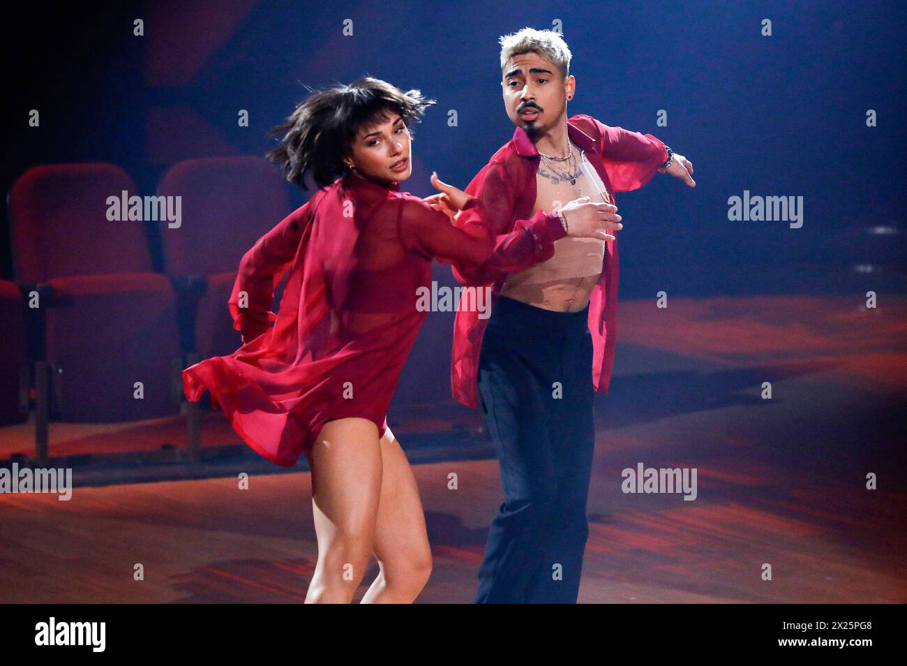 Tony Bauer mit Anastasia Stan in der siebten Live-Show der 17. Staffel ...