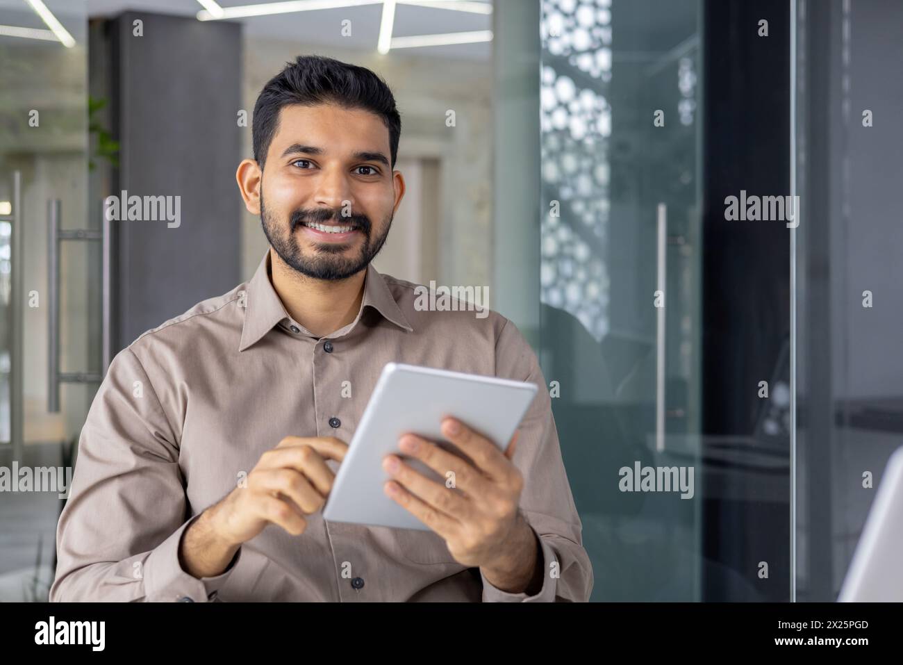 Tech savvy workplace hi-res stock photography and images - Alamy