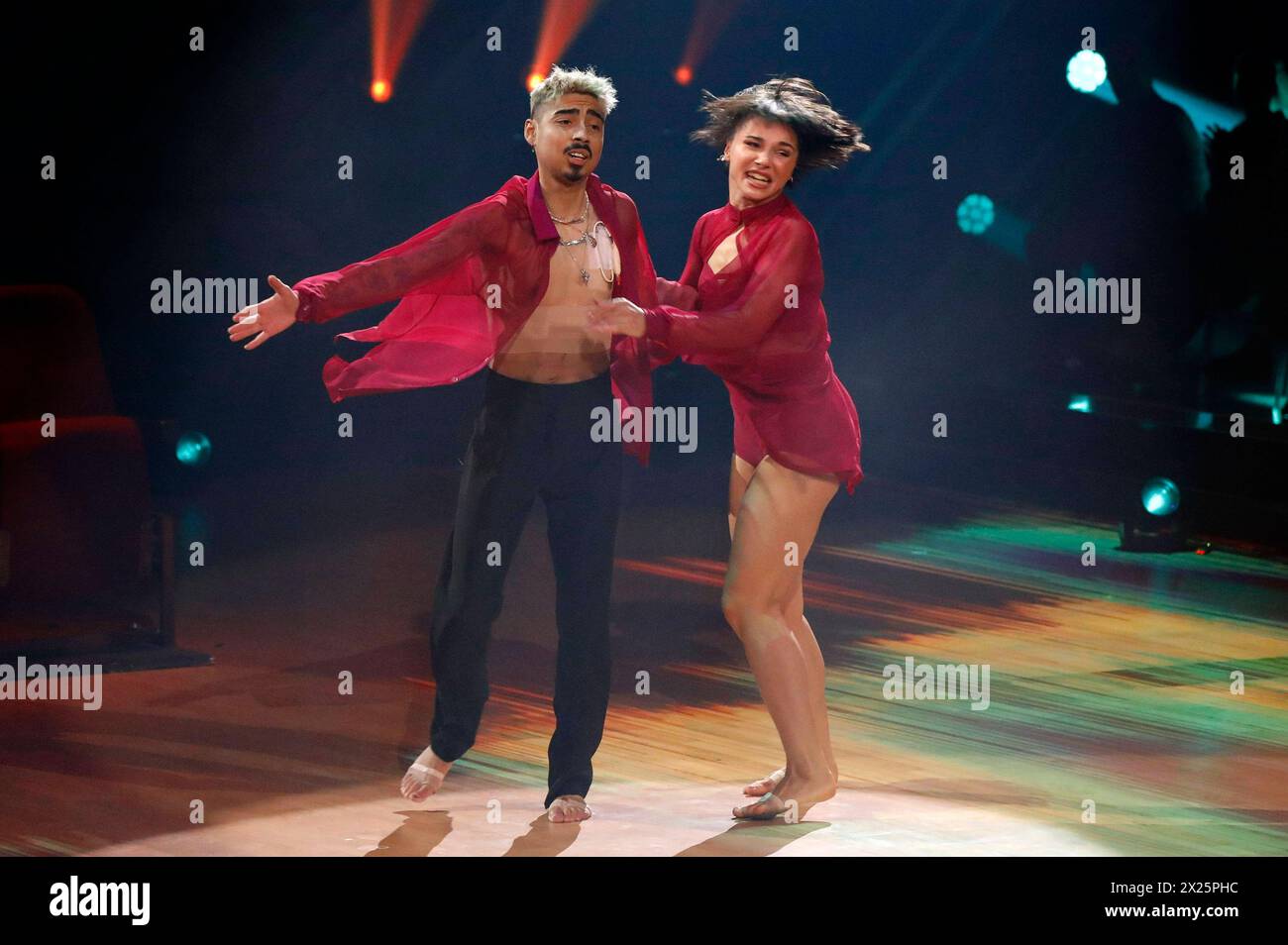 Tony Bauer mit Anastasia Stan in der siebten Live-Show der 17. Staffel ...