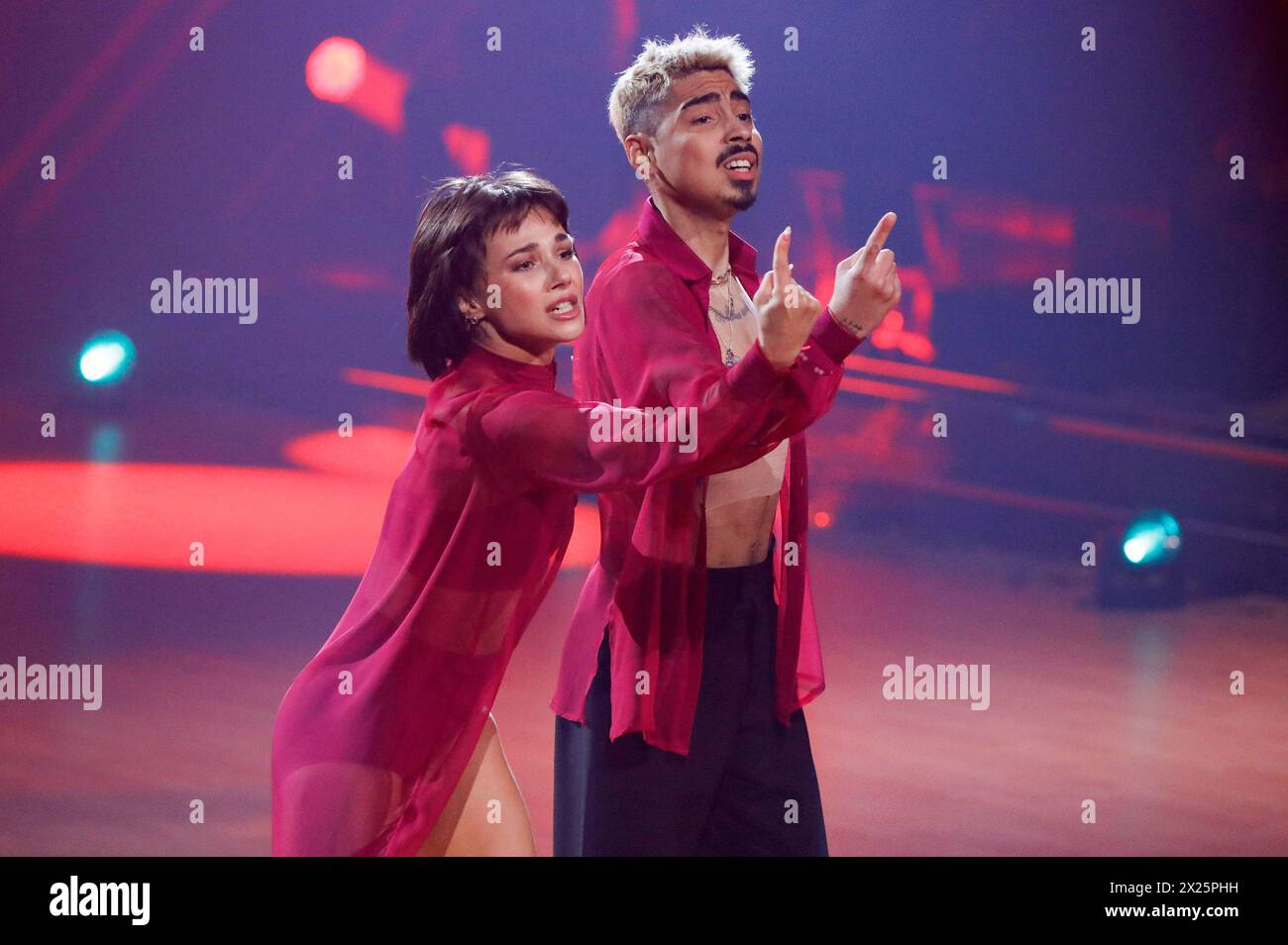 Tony Bauer mit Anastasia Stan in der siebten Live-Show der 17. Staffel ...