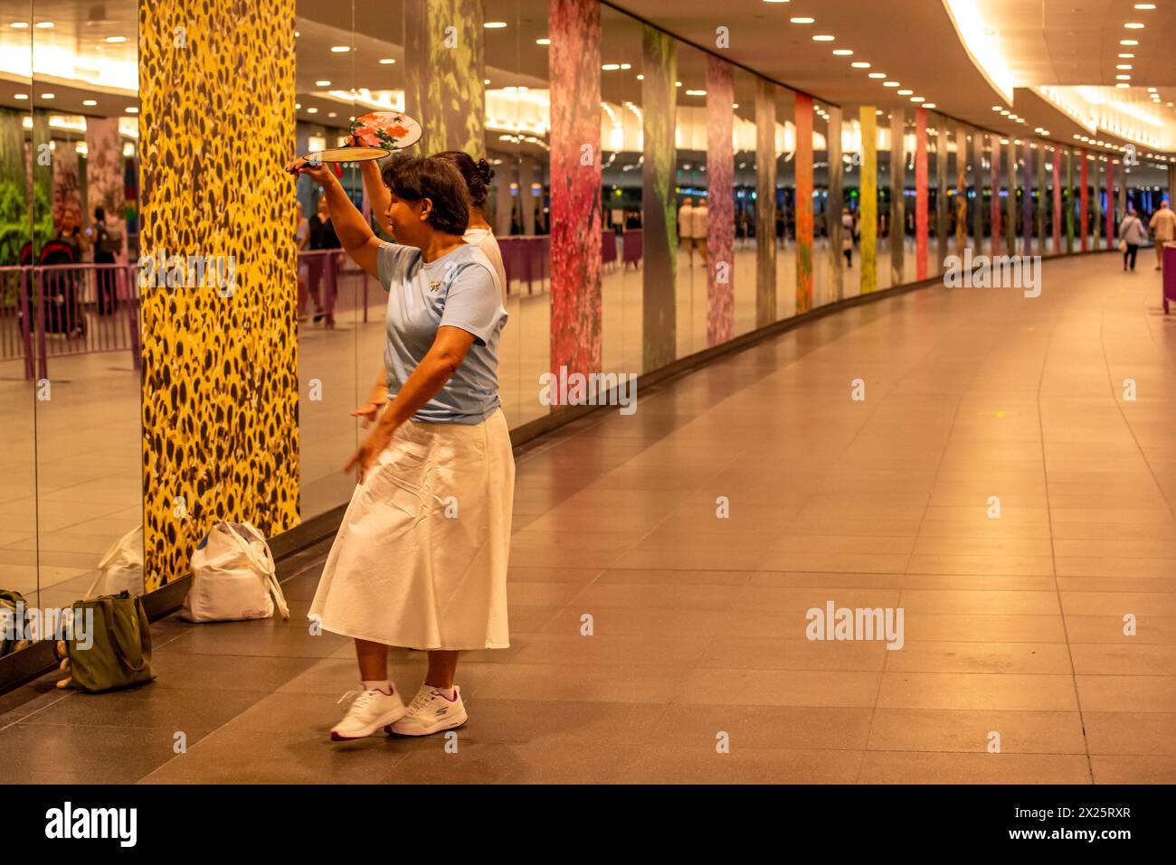 Mrt stations hi-res stock photography and images - Alamy