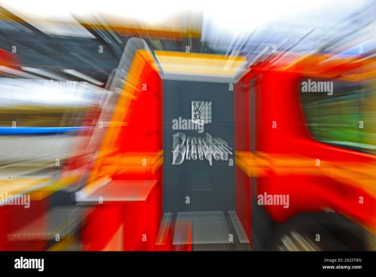 Symbolbild Feuerwehrfahrzeug Scania, gezoomt, DLAK 23/12 der ...