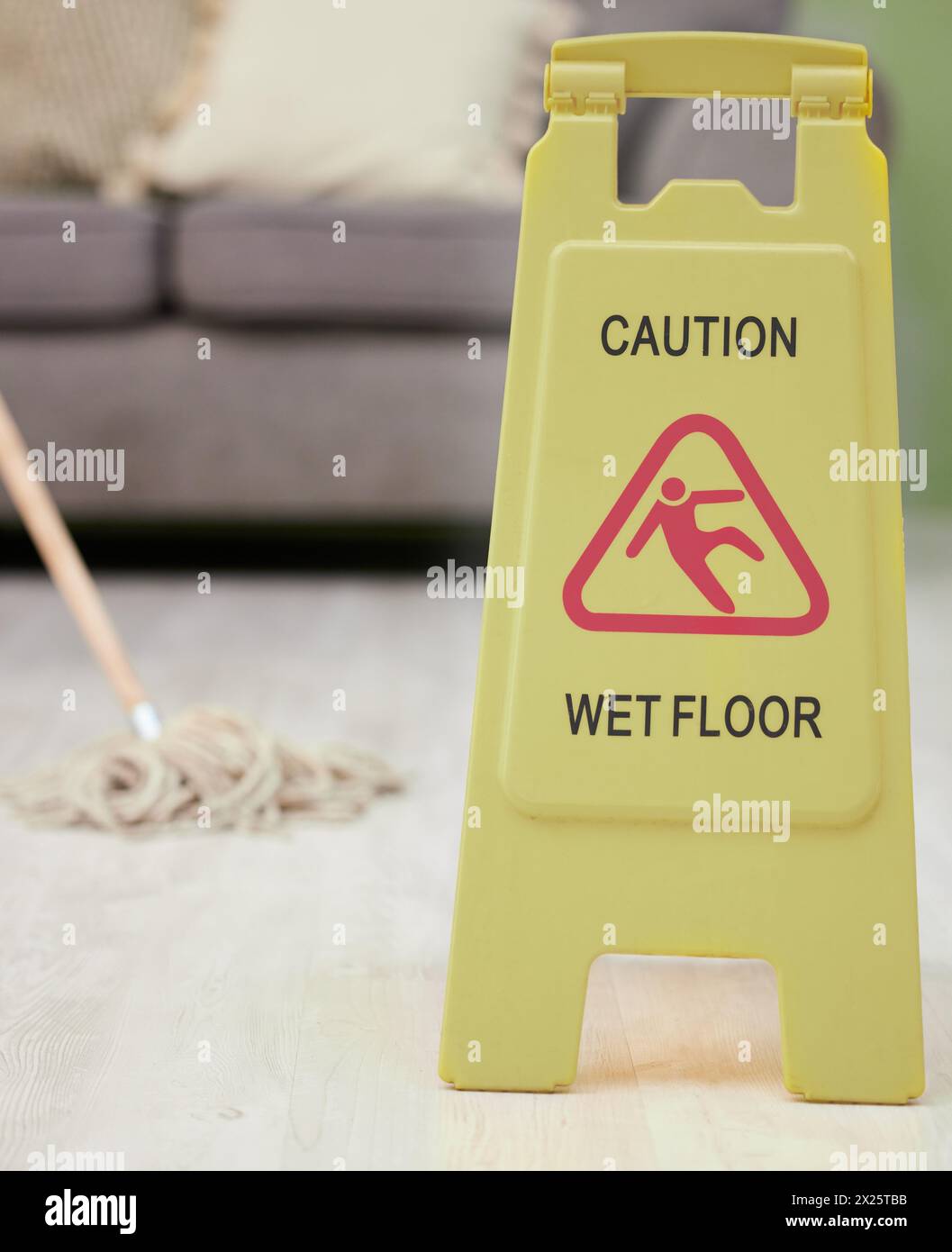Employee warning sign hi-res stock photography and images - Alamy