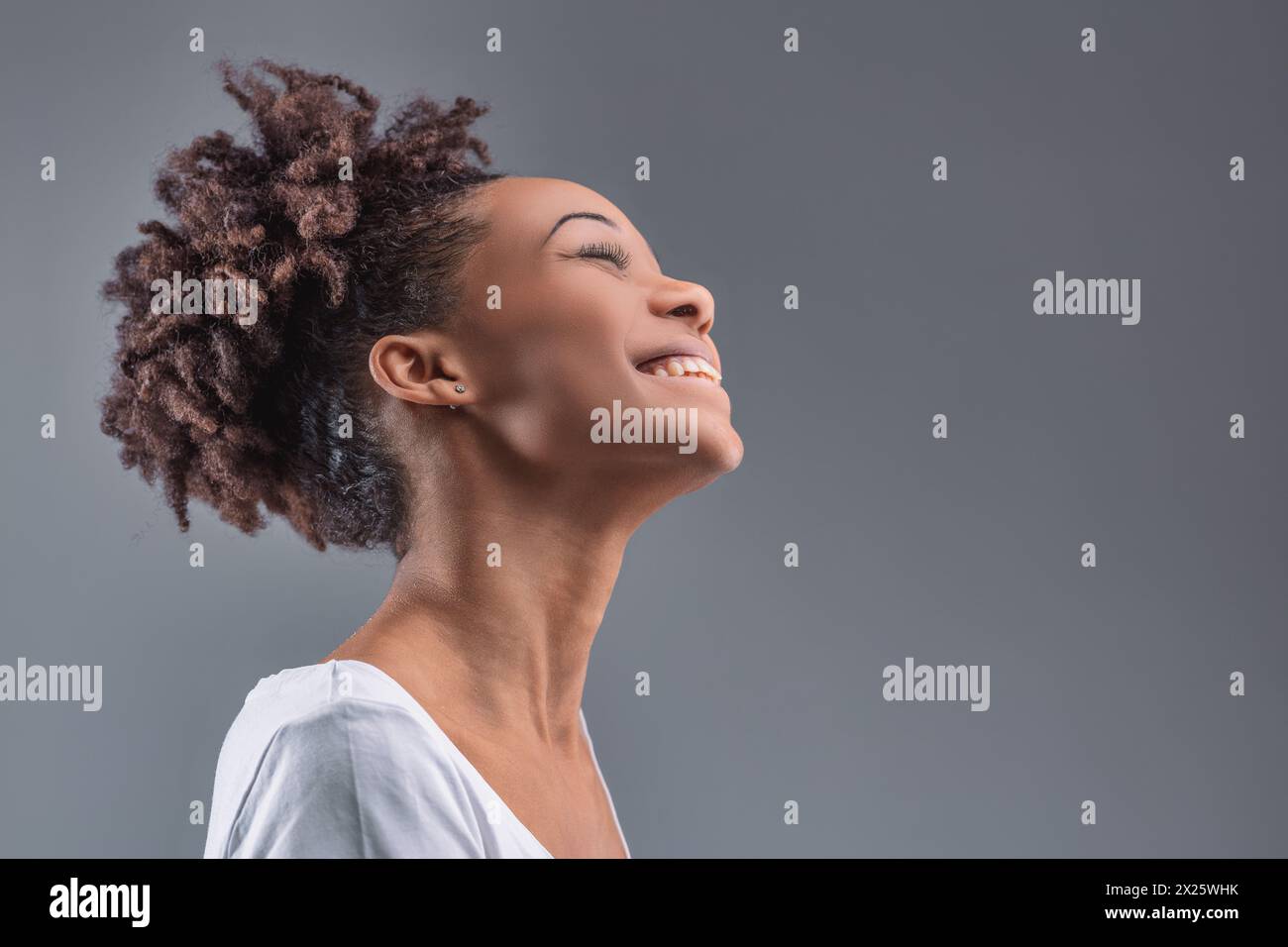 Back of woman's head hi-res stock photography and images - Alamy