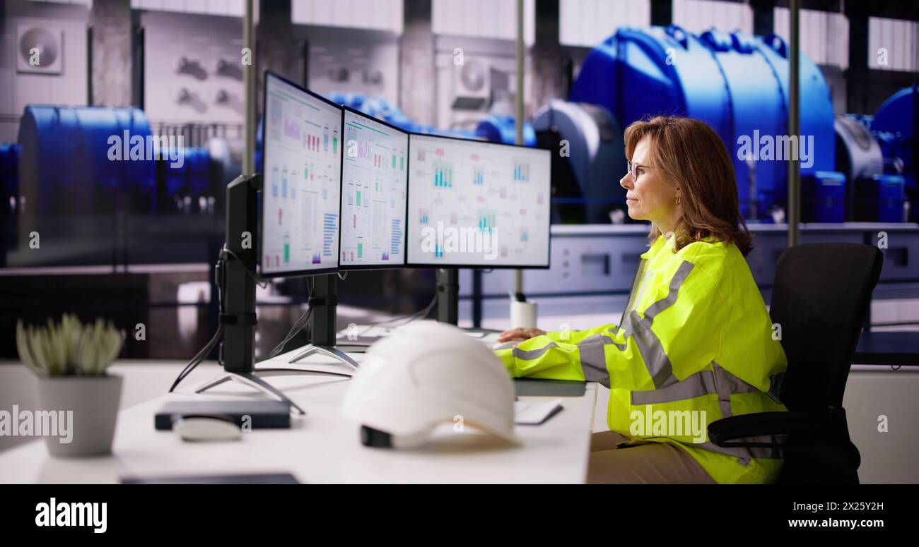 Engineer Operators Using Scada System At Industrial Plant Stock Photo ...