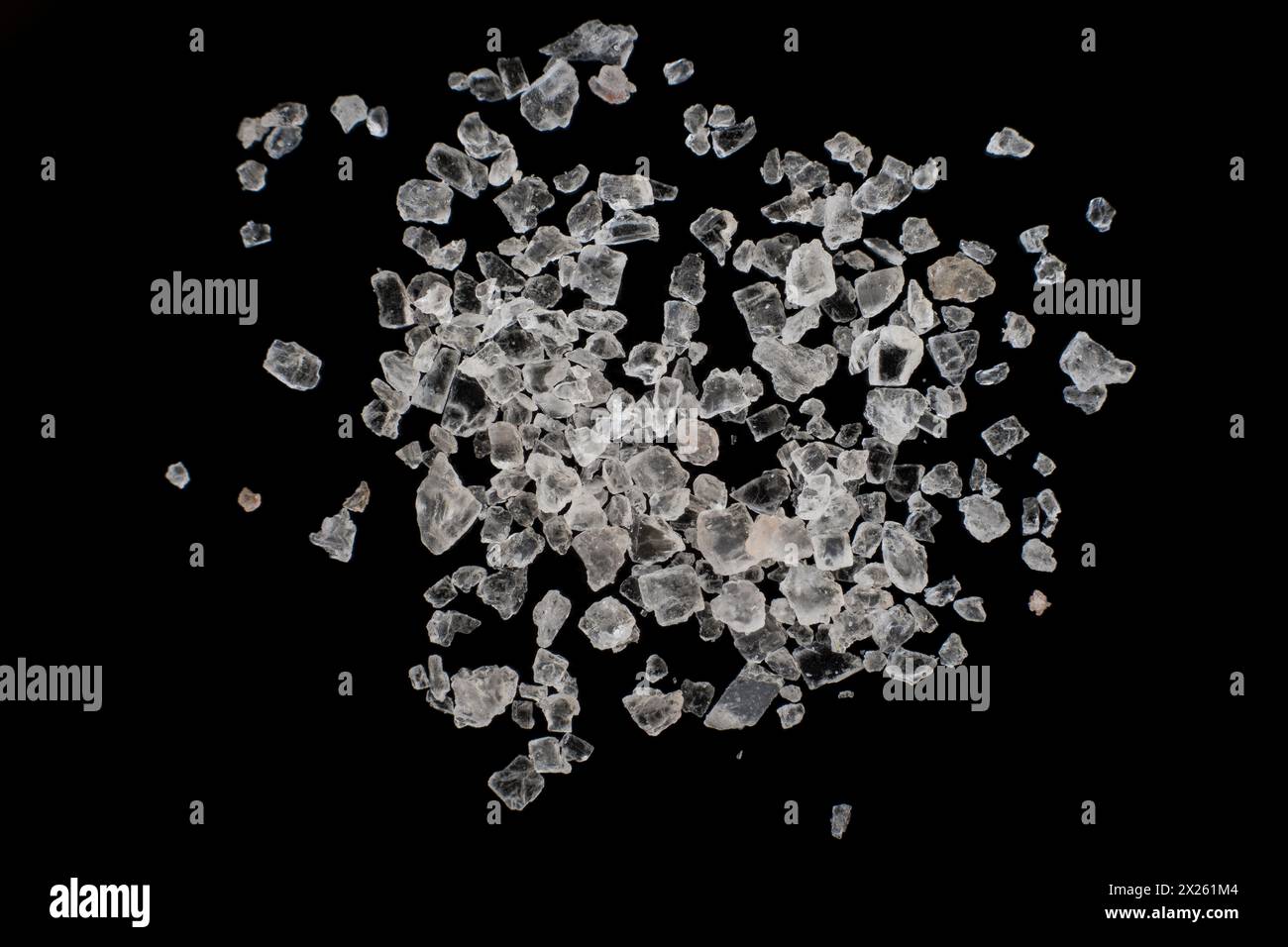 Himalayan salt crystals close up macro wallpaper with black background ...