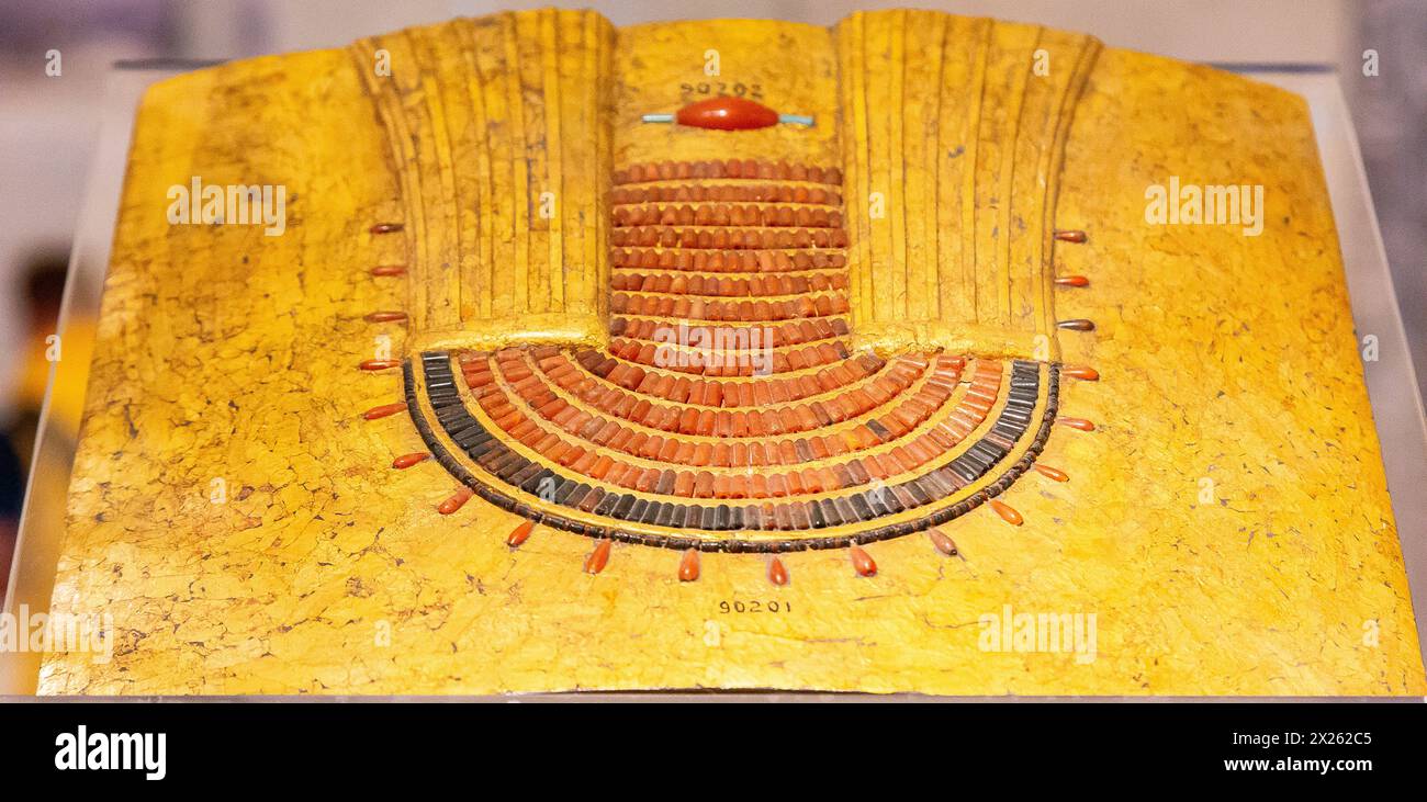 Ancient egyptian jewelry hi-res stock photography and images - Alamy