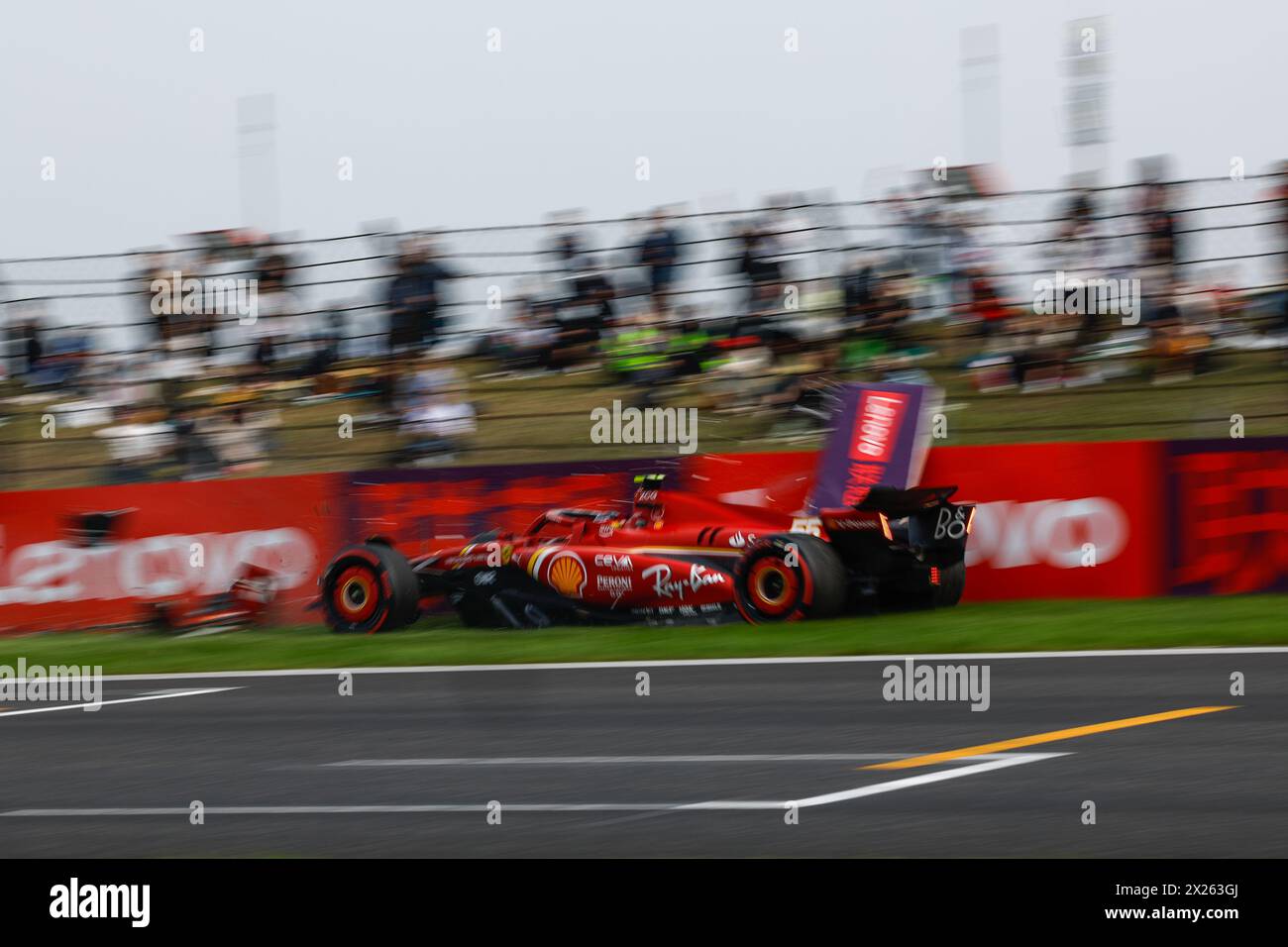 55 SAINZ Carlos (spa), Scuderia Ferrari SF-24, action crash, accident ...